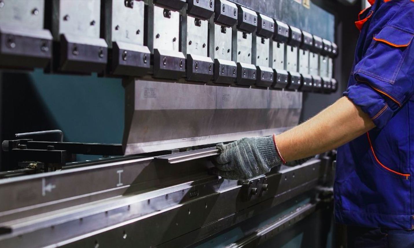 ¿Qué tipo de dobladora de lámina hidráulica elegir? - Tecnomaquinaria