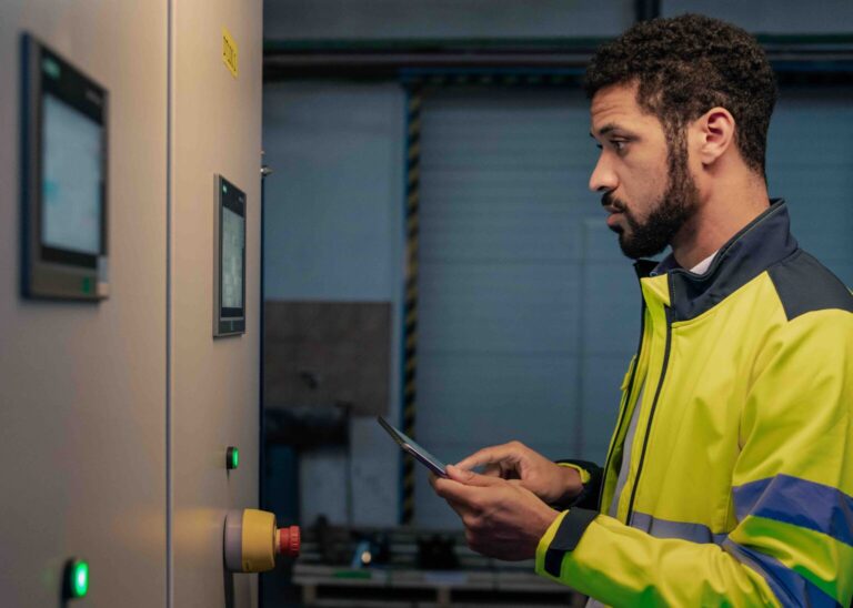 qué hace un operador archivos - Tecnomaquinaria